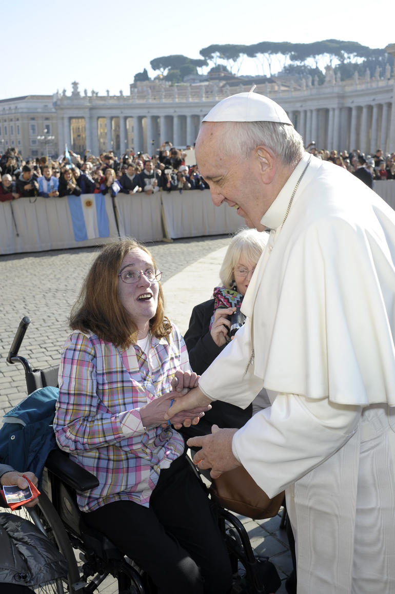 Terminally ill woman meets Pope as final wish