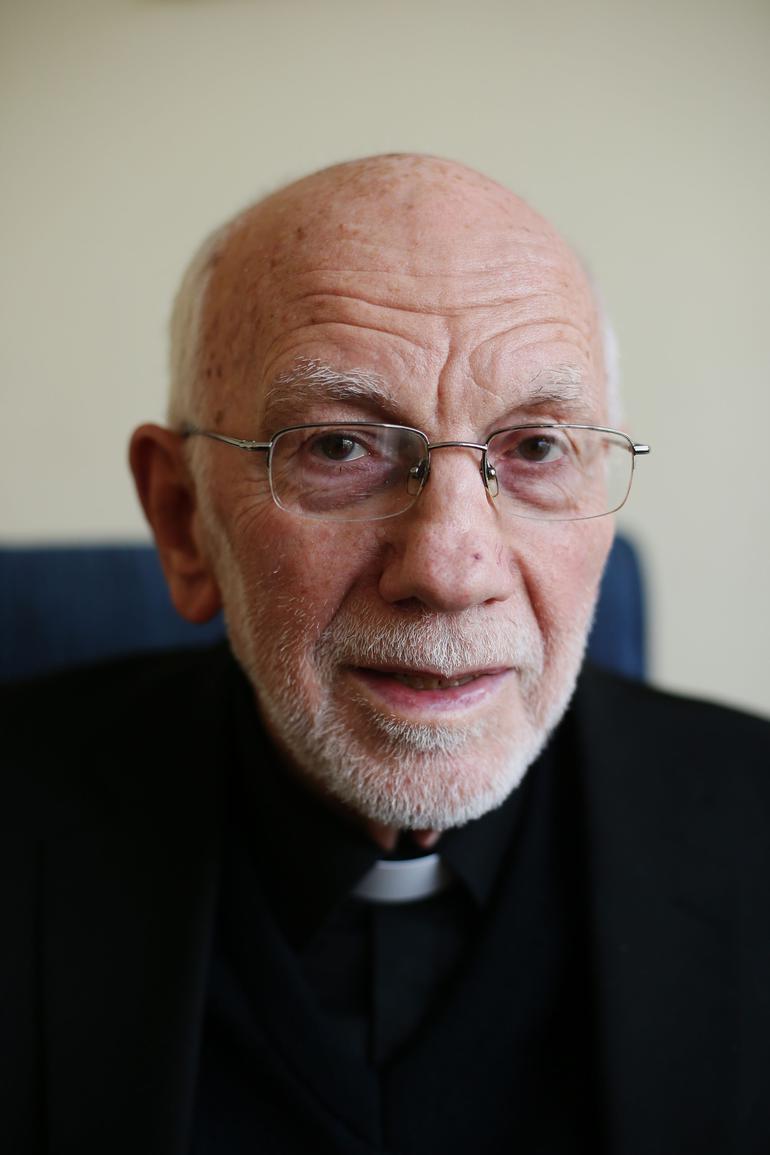 Priest hailed for key role in the Northern Ireland peace process dies