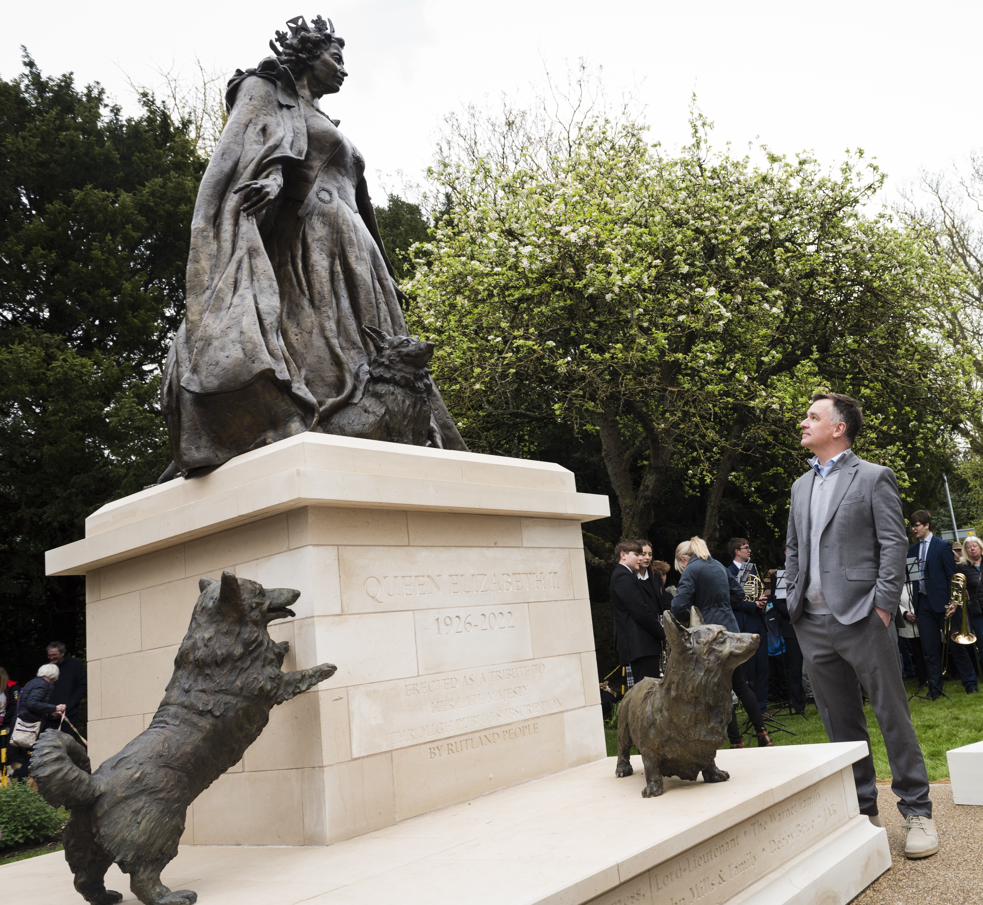 Bishop of Peterborough blesses first statue of Queen Elizabeth II to be ...
