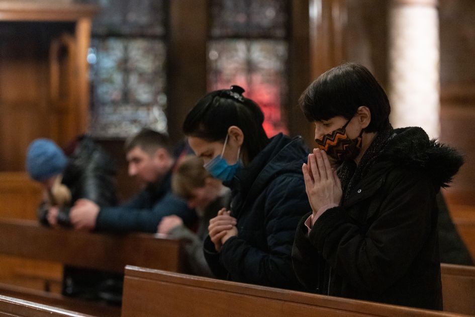 The Ukrainian army chaplain who is praying for Russian families