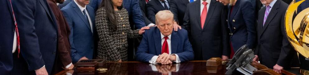 Christian leaders pray for President Trump in Oval Office