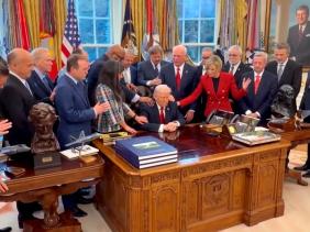 Christian leaders pray over Trump in Oval Office amid Iran conflict