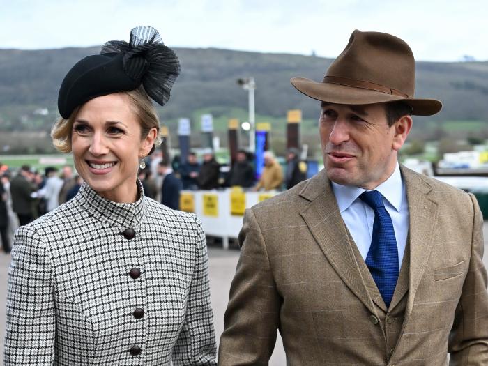 King's nephew Peter Phillips marries Christian nurse Harriet Sperling
