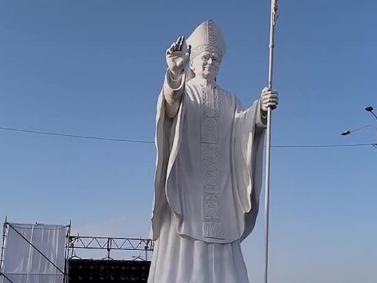'Papal Oval': Peru unveils five metre statue honouring Pope Leo XIV