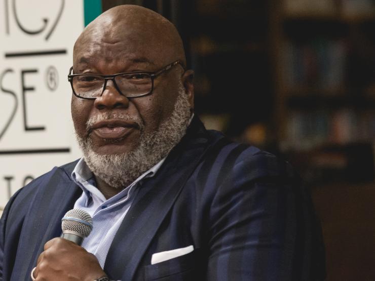 T.D Jakes speaks out after health incident during sermon