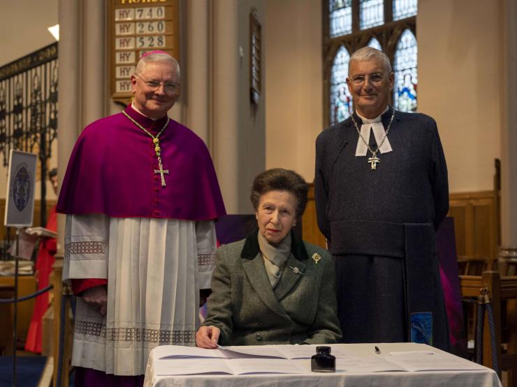 Princess Royal signs unity declaration between Church of Scotland and ...