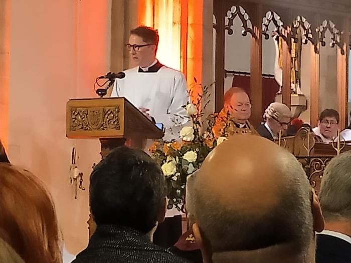 Drunk vicar crashes bishop’s car into actress’s vehicle