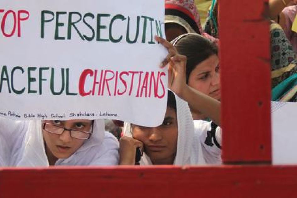 Muslims help Christians rebuild church