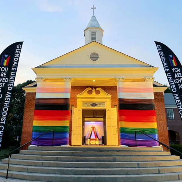 Pastor announces gender transition mid-service