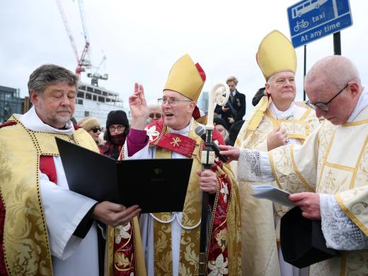 River Thames receives spiritual blessing