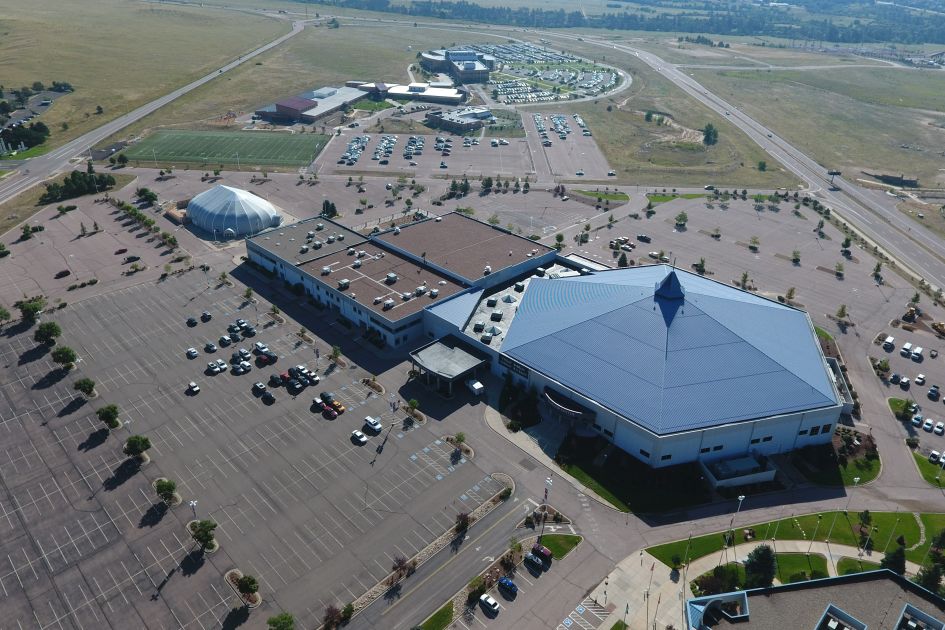 Megachurch fires worship leader for alleged infidelity