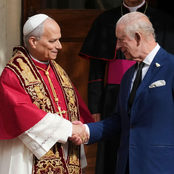 Protestant leaders blast King Charles III for praying with Pope XIV in ...