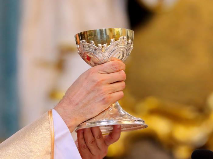 Catholic priests allowed to offer Holy Communion from the chalice for ...