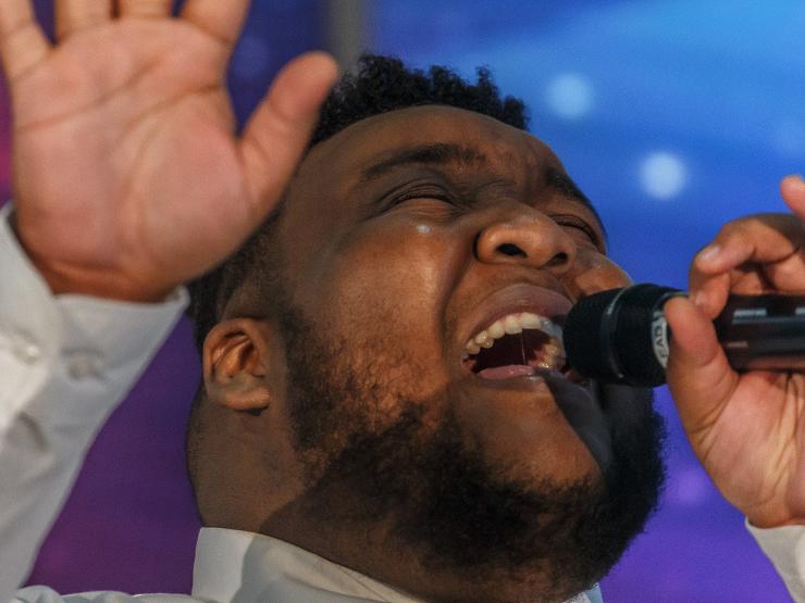 how much does singing pay