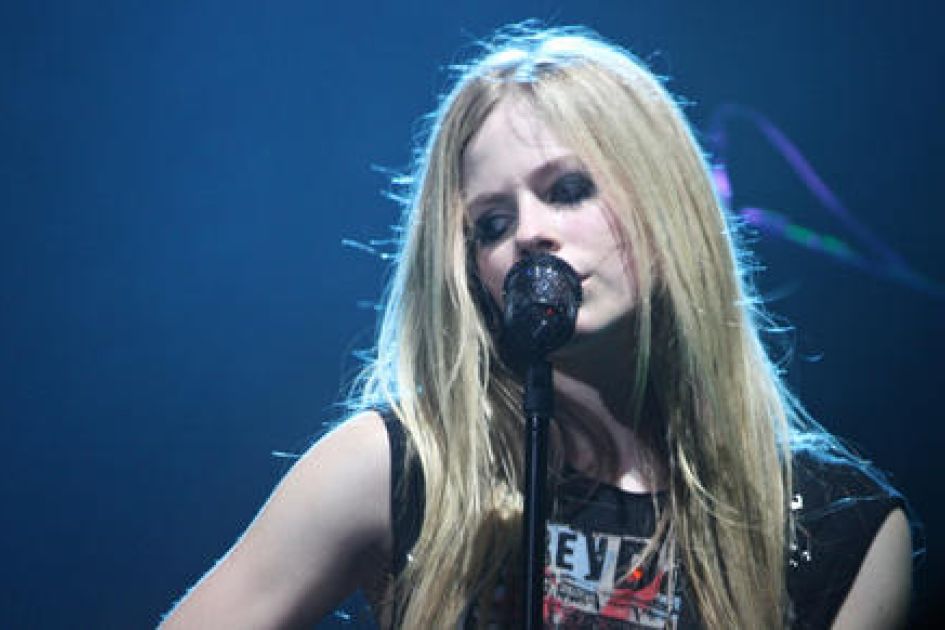 Avril Lavigne reaches no.5 in Christian song chart
