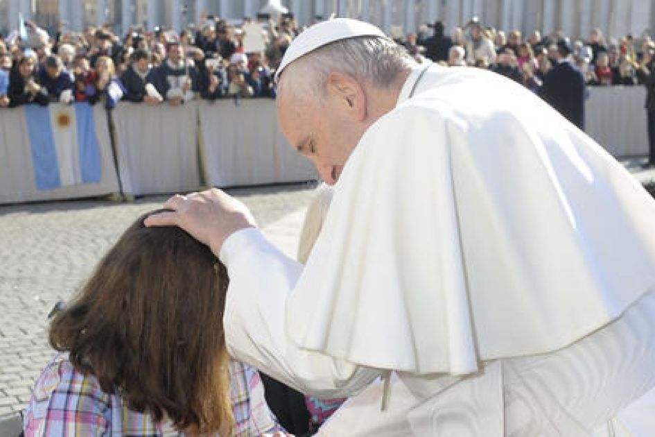 Terminally ill woman meets Pope as final wish