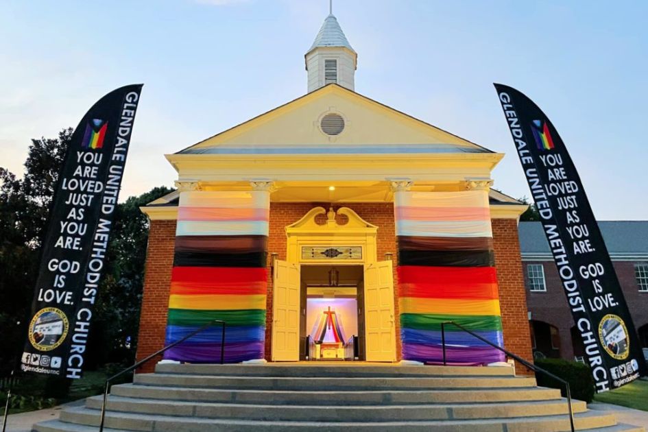 Pastor announces gender transition mid-service