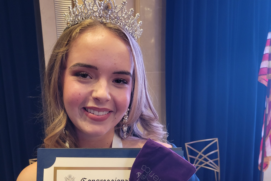 Christian pageant winner honoured for refusing to compromise her faith