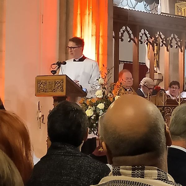 Drunk vicar crashes bishop’s car into actress’s vehicle