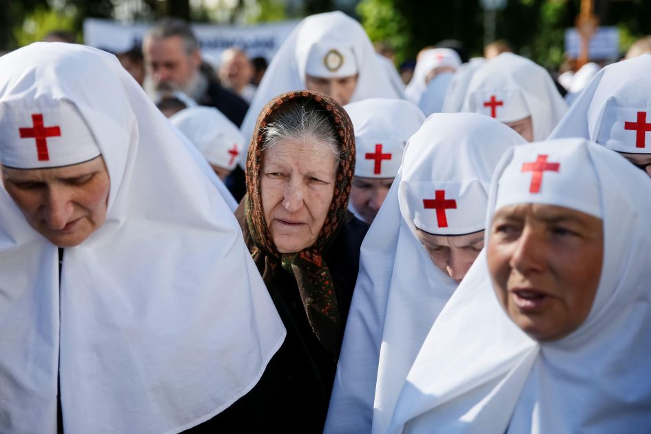 Nuns donate blood to help injured in Ukraine