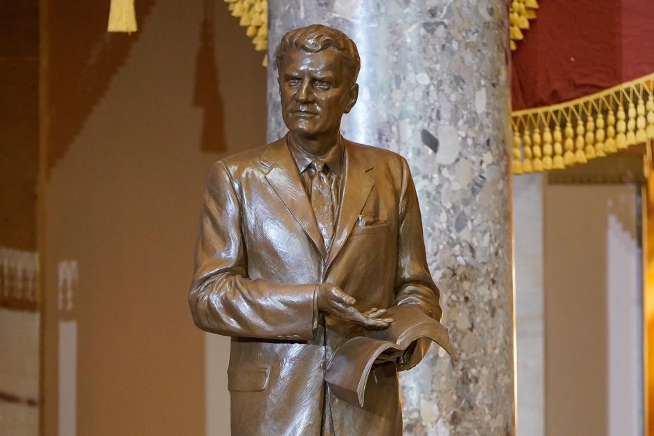 Billy Graham statue unveiled in Washington DC