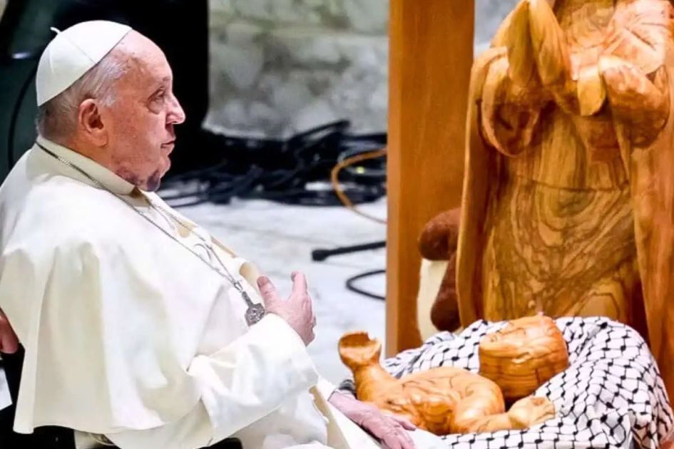 Outrage over pope's choice of scarf for Vatican nativity scene
