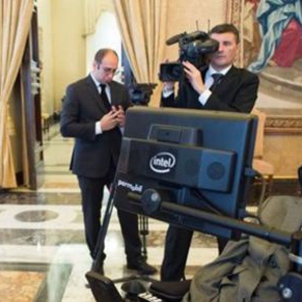Pope congratulates Stephen Hawking