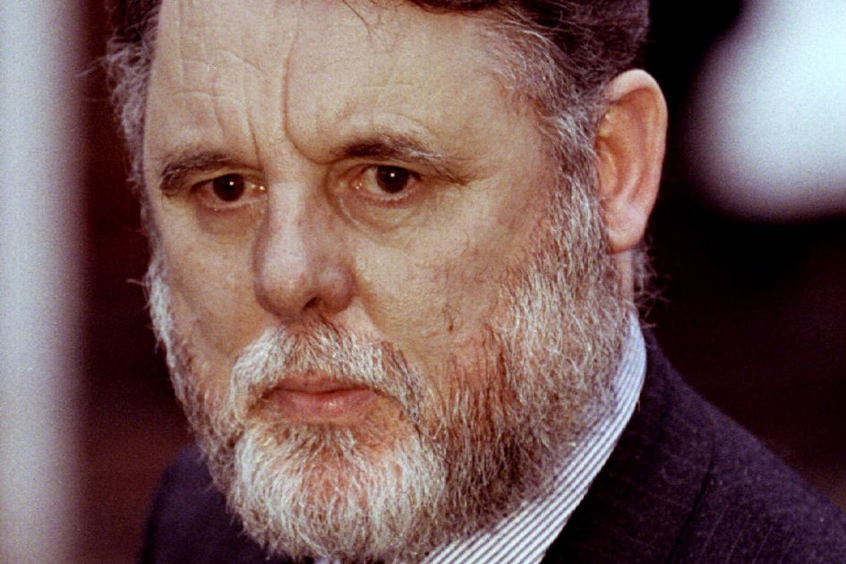 A full fridge and a Land Rover - the Queen's treats for former ...