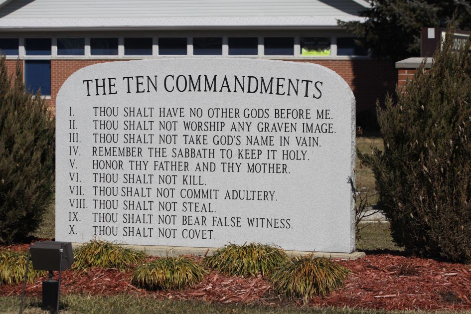 Plans advance for Texas schools to display Ten Commandments