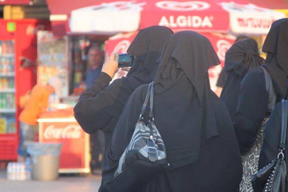 Boris Johnson's burka comments divide Anglican clergy