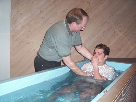 Full immersion baptism allowed again in church