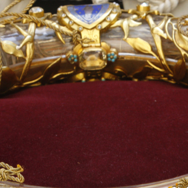 Crown of Thorns relic returns to Notre Dame