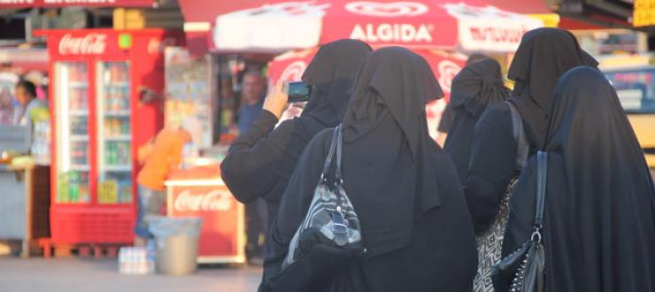 Boris Johnson's burka comments divide Anglican clergy