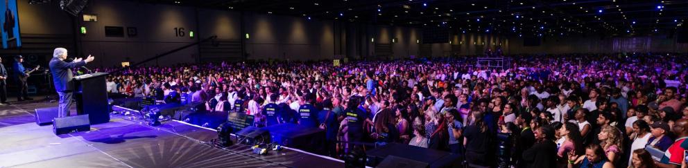 Franklin Graham draws massive crowd at UK gospel event