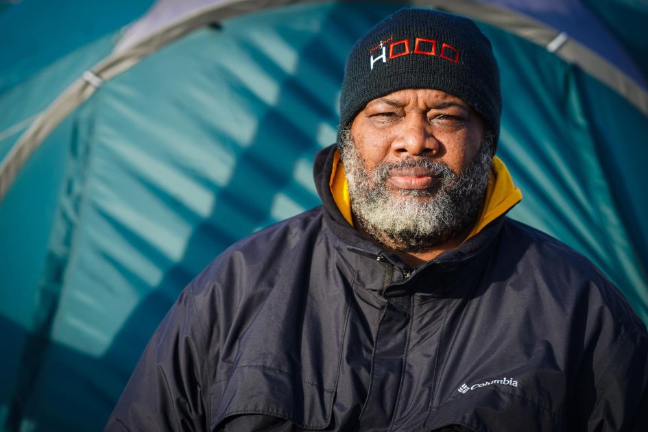 Chicago pastor camps out for 365 days on a rooftop, raising over £16m ...