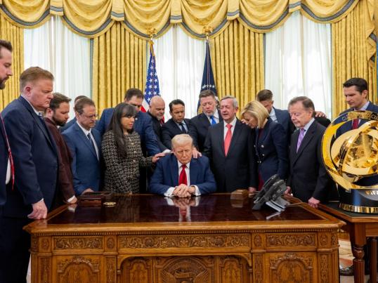 Christian leaders pray for President Trump in Oval Office