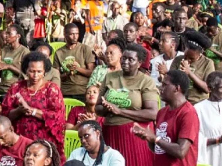 Clapping for Jesus - Ugandan church sets new world record