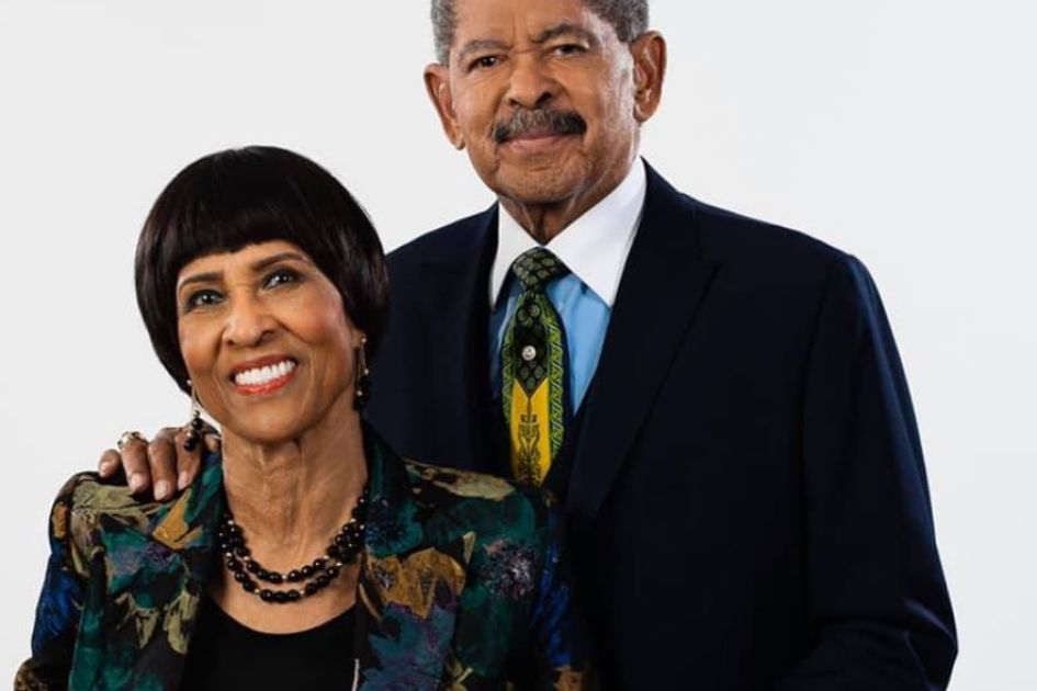 Prominent US megachurch pastor fighting for his life after contracting ...