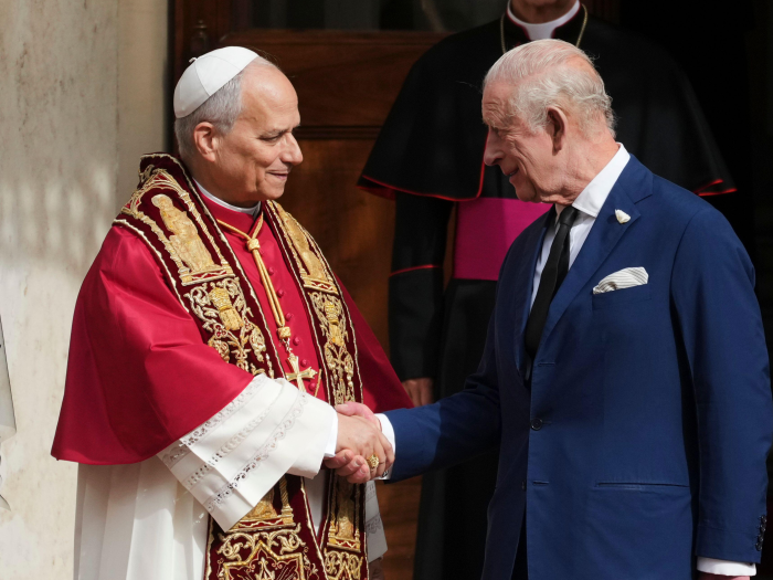 Protestant leaders blast King Charles III for praying with Pope XIV in ...