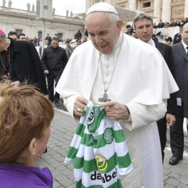 Pope given Celtic football shirt
