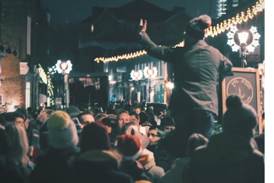 Police urge London church to cancel carol services as 7,000 turn up ...