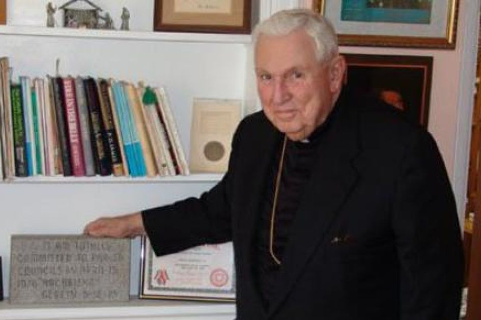 World's oldest bishop dies age 104