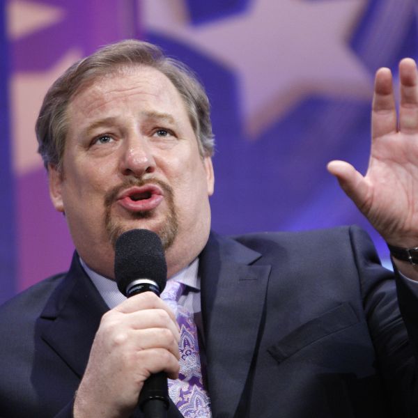 Pastor Rick Warren final service mimics first preach in 1980