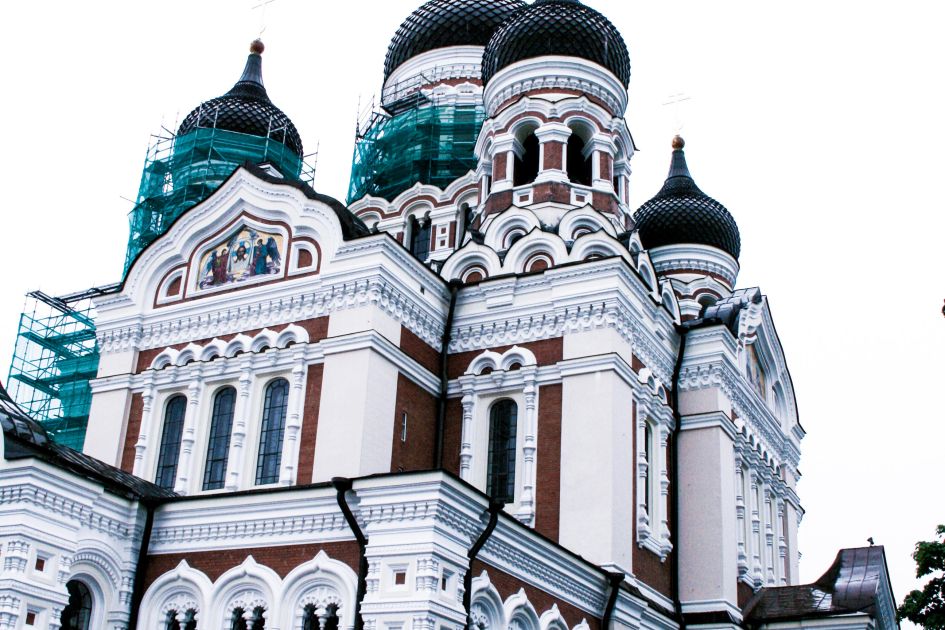 Estonia tells its top Russian Orthodox clergyman to leave the country