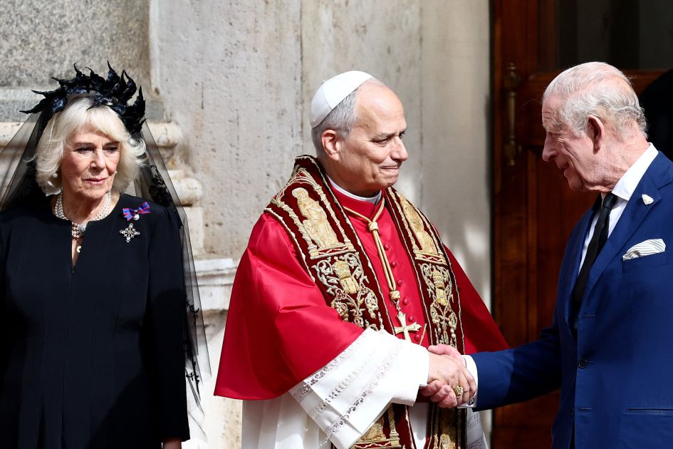 King and Pope join in historic prayer service