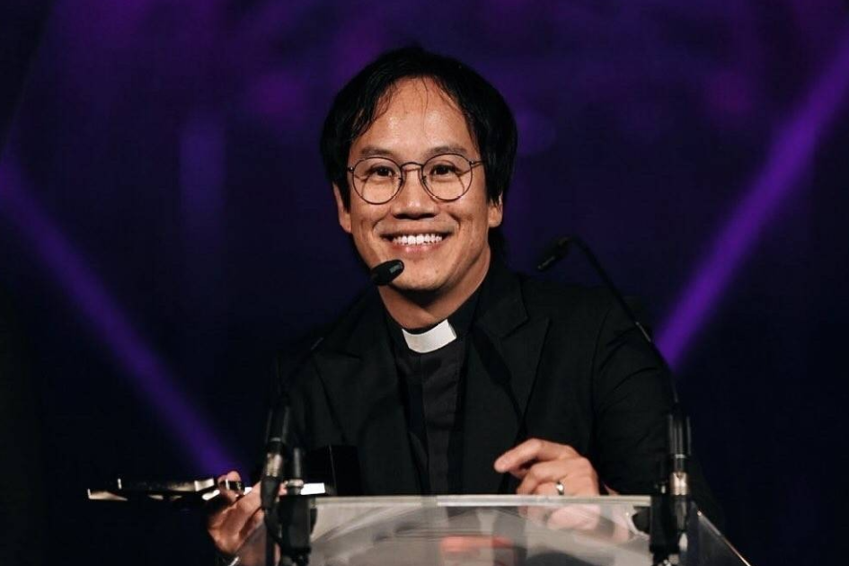 British Chinese vicar wins National Diversity Award for faith and ...