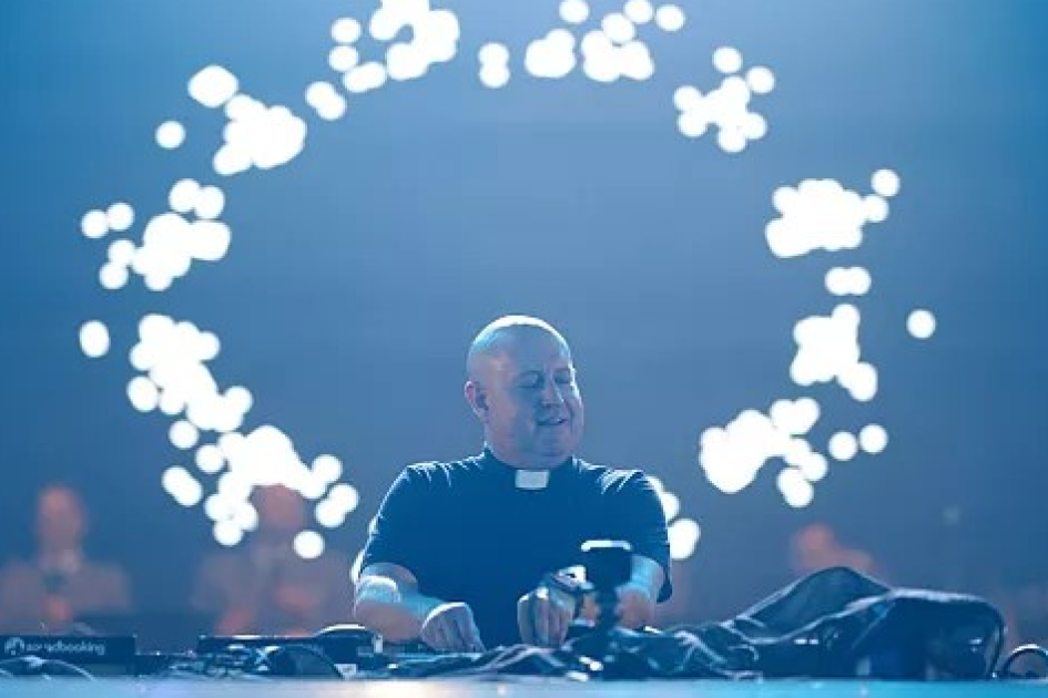 Viral DJ priest remixes Super Mario theme at Medusa Festival, blending ...